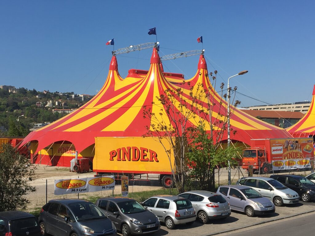 Pinder sonne le tocsin pour le cirque d'antan - Roue Libre - Le blog de ...